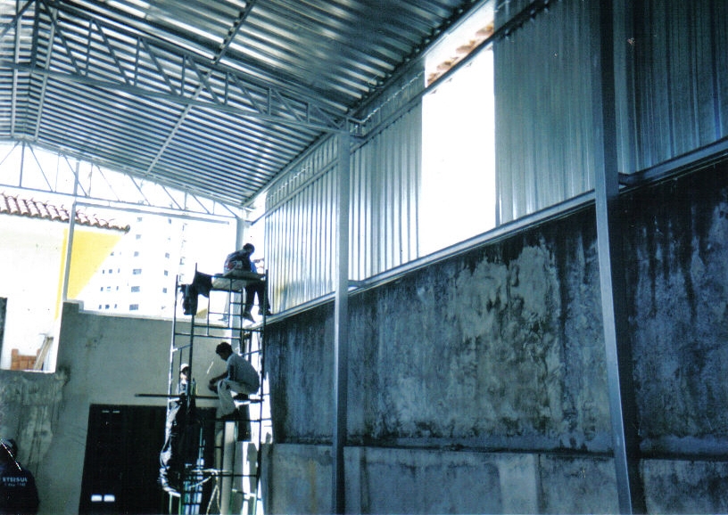 Fechamento Lateral de Estrutura Metálica - Diego Telhados - Construções ...